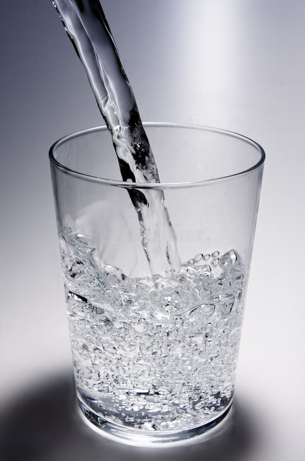 Acqua Versata Dalla Caldaia Immagine Stock - Immagine di versisi ...