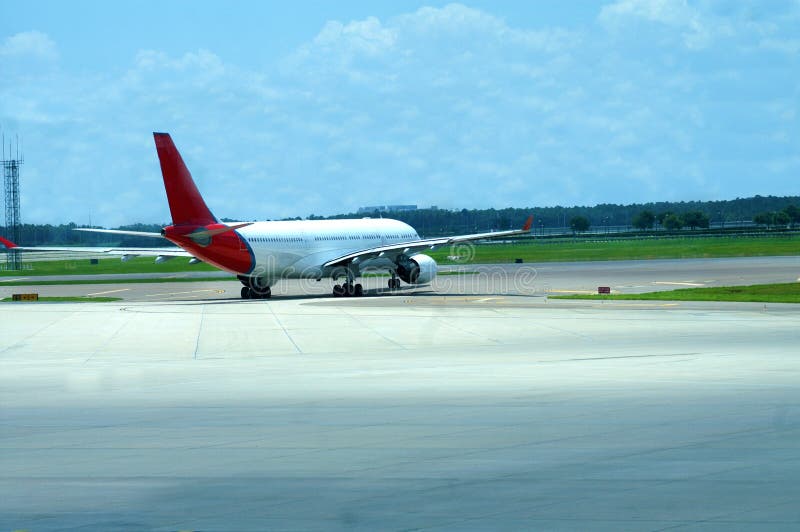 L'aeroplano Pronto Per Toglie Immagine Stock - Immagine di airways ...
