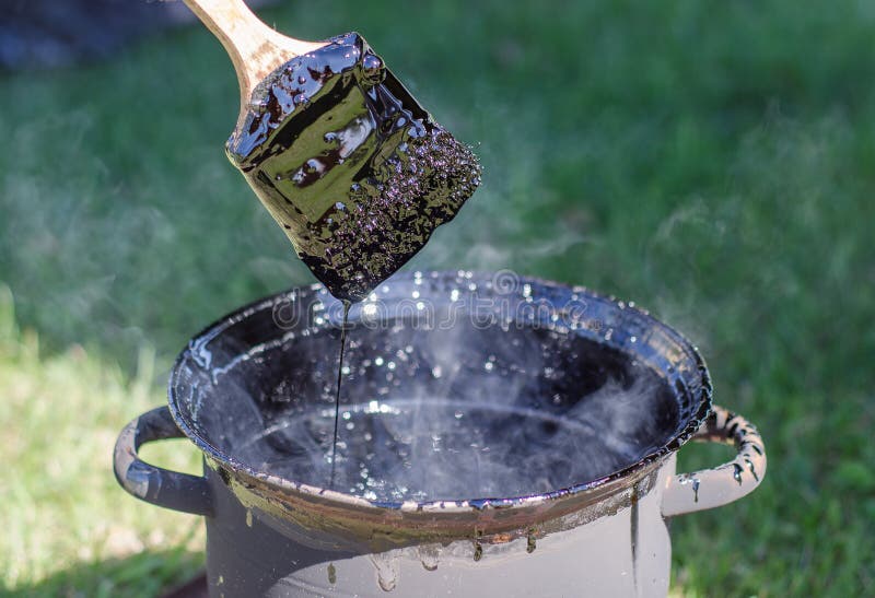 Bitume Liquido Foto Stock - Download 388 Royalty Free Photos