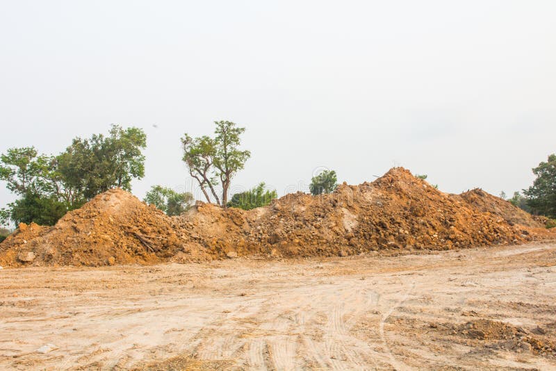 L'argile De Construction, à Proximité De La Route Dans La Zone De ...