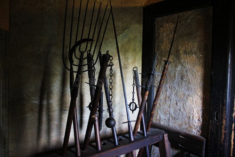 Armi medievali antiche fotografia stock. Immagine di militare - 144212688