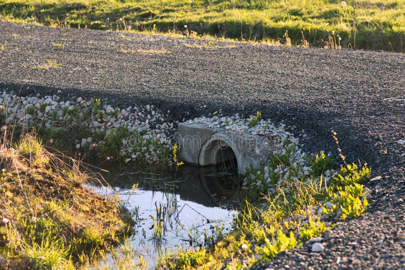 Assiette De La Route Couverte De Silhouettes De Miette Et D'ombre D ...