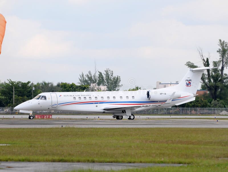 Avion Du Panama D'air, Fokker 100 à L'aéroport De Panamá City Photo ...