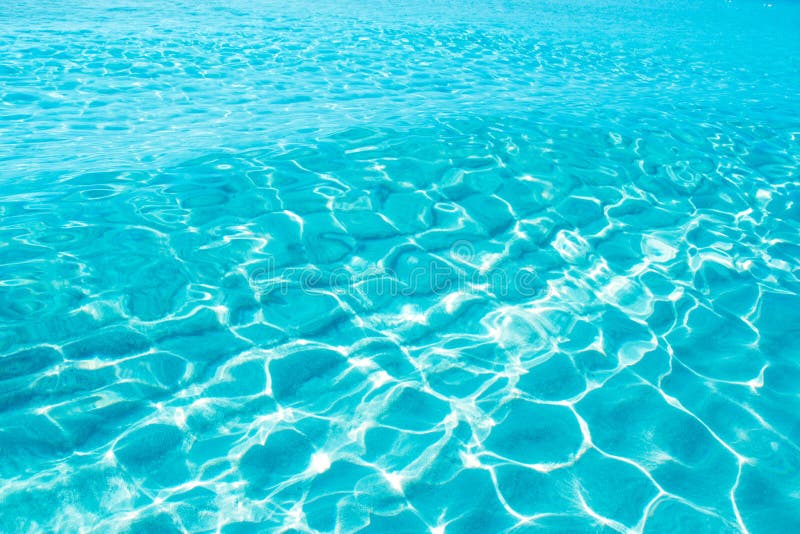 L'eau Bleue De Formentera D'ondulation De Turquoise Image stock - Image ...