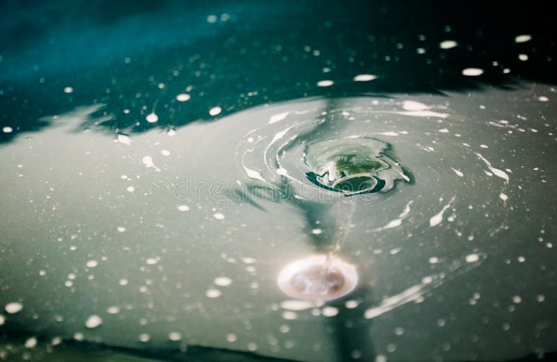 L'eau de vortex de remous image stock. Image du clear - 8938485