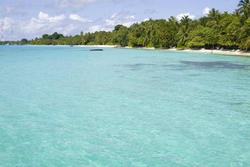Eau De Mer Transparente Avec La Réflexion De Lumière Du Soleil Photo ...