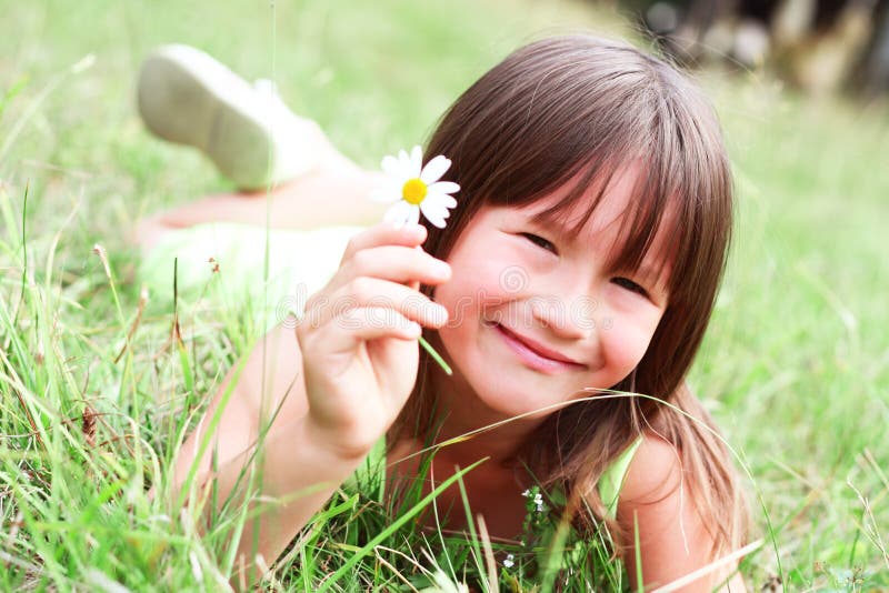L'enfant sourit image stock. Image of nature, gens, couleur - 16808673