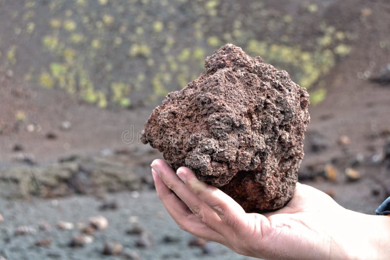L'Etna - roche volcanique photo stock. Image du noir - 29367596