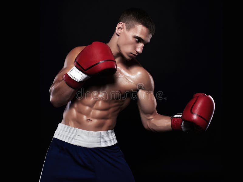 L'homme De Boxeur Combat Muscles Photo stock - Image du chiffre ...