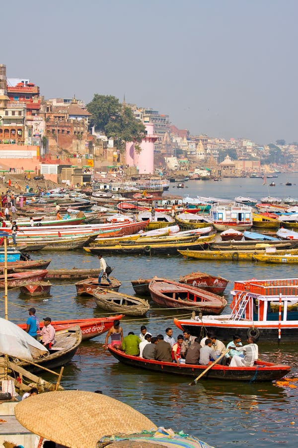 L'Inde Varanasi image éditorial. Image du gens, saint - 42366110