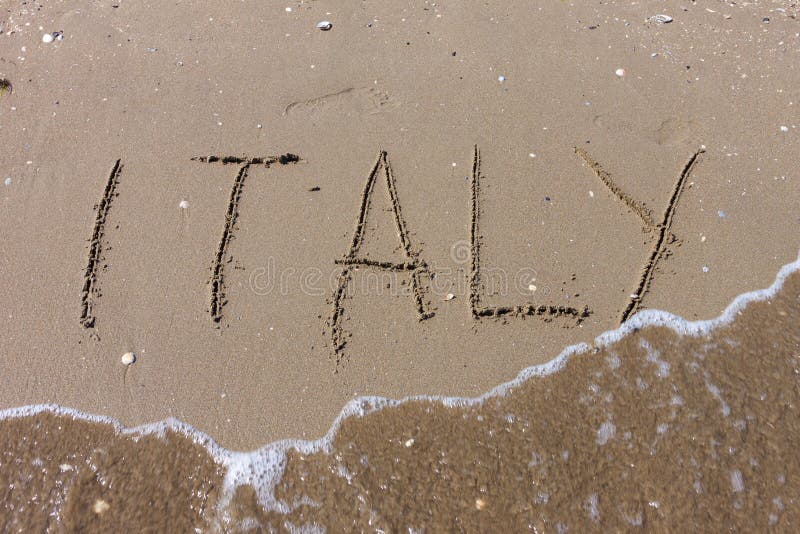 L'Italia Scritta Sulla Spiaggia Immagine Stock - Immagine di scena ...