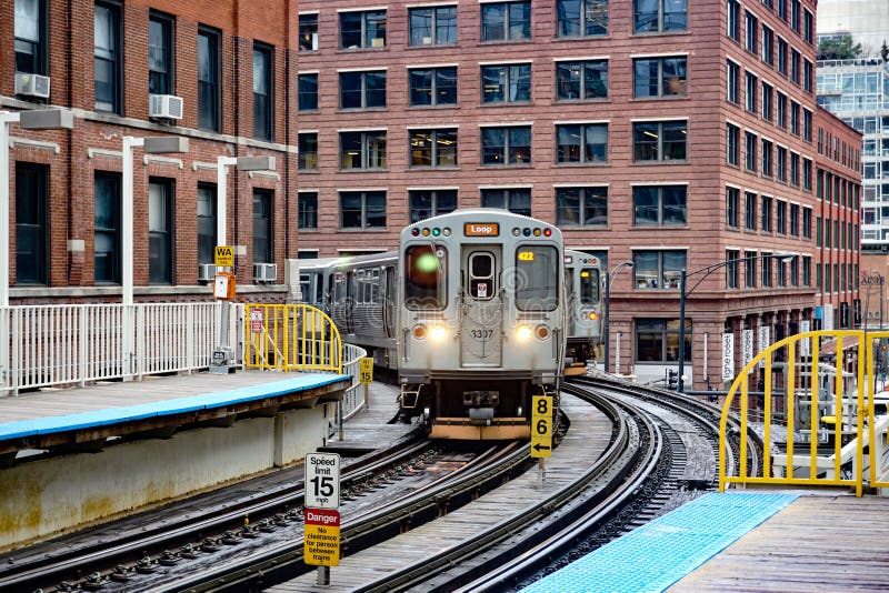 L-Train Tracks Around the Corner To Its Stop. Editorial Stock Photo ...
