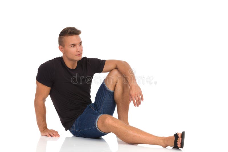 Uomo Bello Di Misura In Camicia Sbottonata Fotografia Stock Immagine
