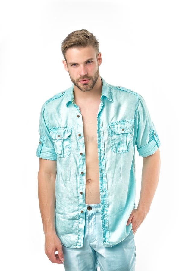 L'uomo Sembra Attraente in Camicia Blu Di Tela Casuale Sbottonata Uomo ... L'uomo Sembra Attraente in Camicia Blu Di Tela Casuale Sbottonata Uomo ...