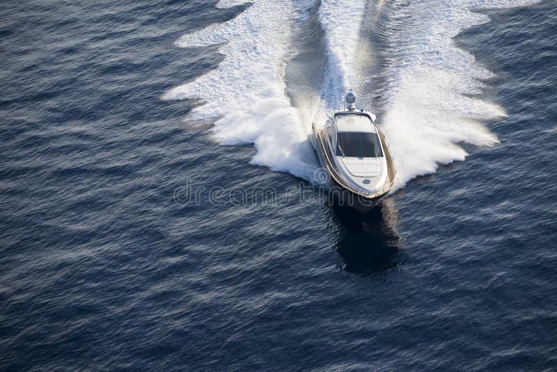 La nave oceanica fotografia stock. Immagine di mare, azione - 7893580