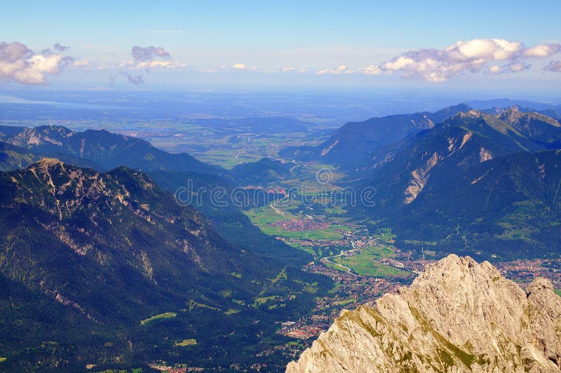 La Baviera dallo Zugspitze immagine stock. Immagine di luminoso - 6179115