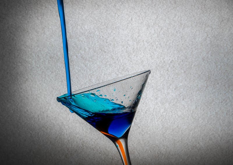 Boisson moléculaire bleue photo stock. Image du club - 56874940