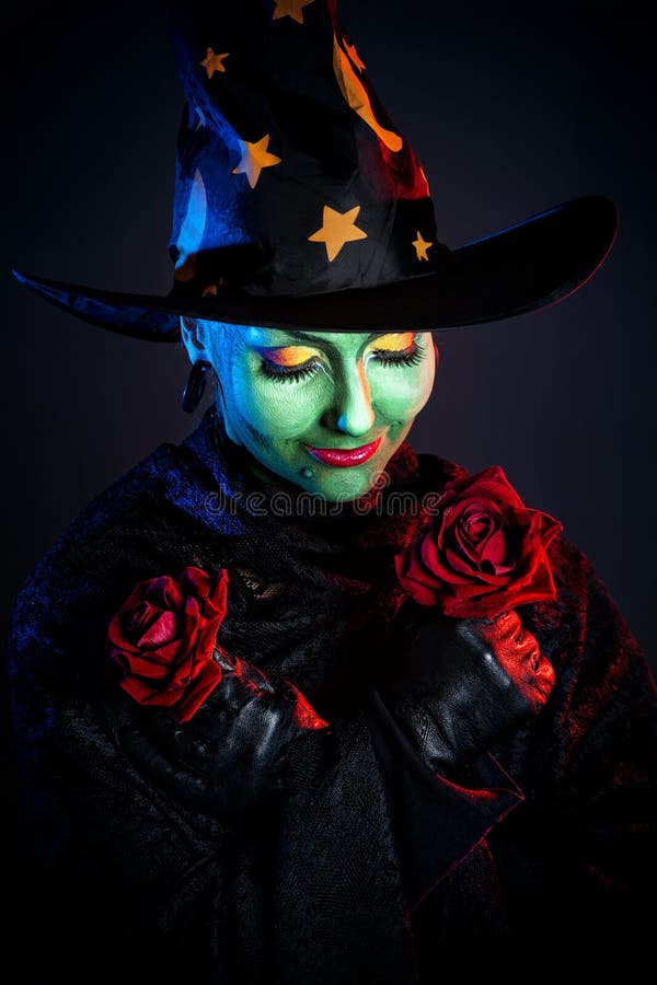 Bruja Verde Con La Calabaza Foto de archivo - Imagen de masquerade ...