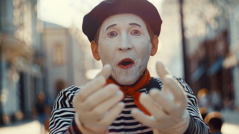 La Cara De Un Mimo En La Calle Imagen de archivo - Imagen de negro ...