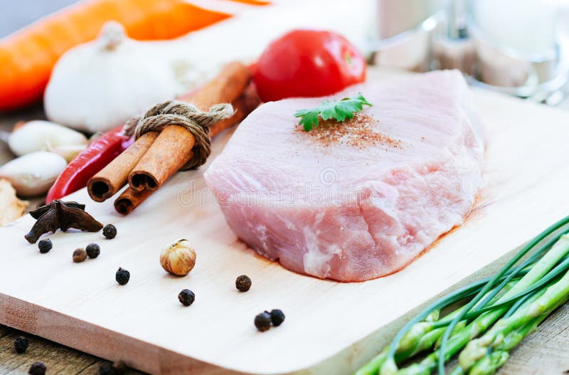 La Carne De Cerdo Del Primer Prepara La Comida Foto de archivo - Imagen ...