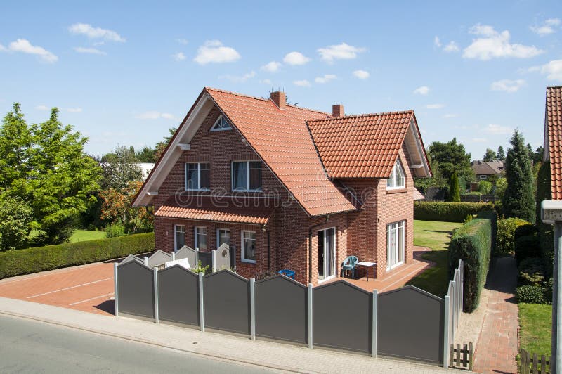 La casa en Alemania foto de archivo. Imagen de camino - 34185542