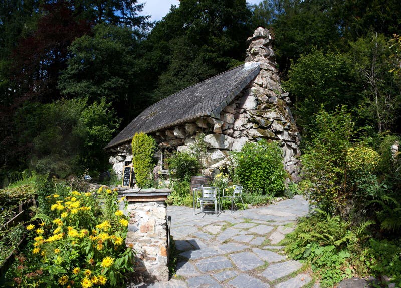 Casa Fea Con Dacha Abandonada Imagen de archivo - Imagen de viejo ...
