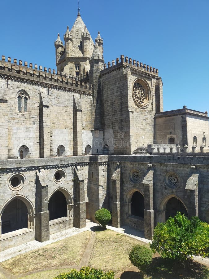 La Catedral De Evora Portuguesa : Se De Evora Imagen editorial - Imagen ...