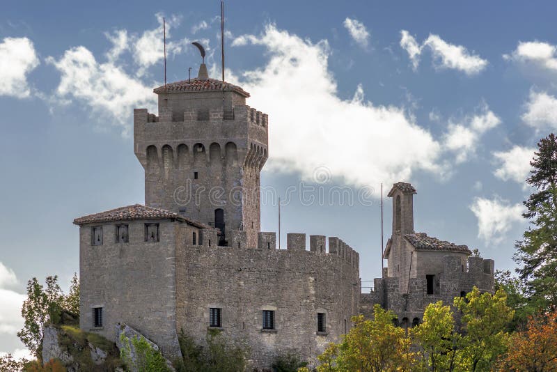 La Segunda Torre De San Marino, De Cesta O De Fratta Foto de archivo ... La Segunda Torre De San Marino, De Cesta O De Fratta Foto de archivo ...