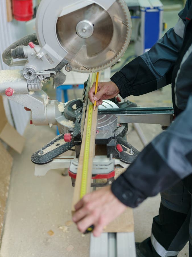 La Circulaire a Vu Avec La Protection Pour Pour Ne Pas Se Blesser Image ...