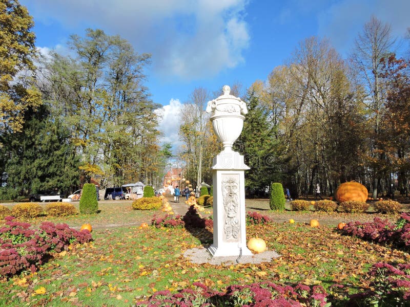 La Ciudad De Sveksna Celebra, Lituania Foto editorial - Imagen de noche ...
