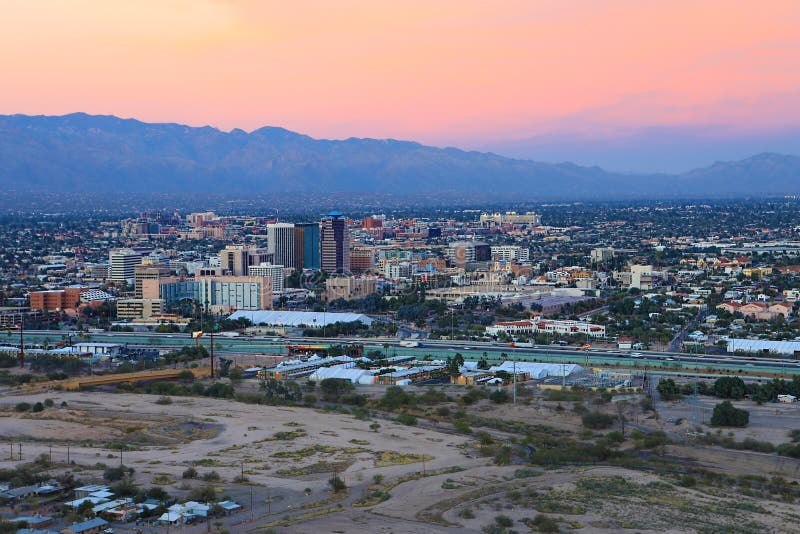 Ciudad de Tucson, AZ foto de archivo. Imagen de edificios - 35624764