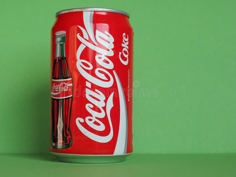 La Coca-Cola Puede En Milán Foto de archivo editorial - Imagen de soda ...