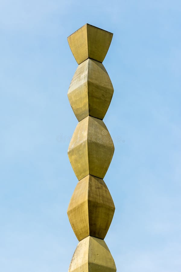 La Colonne Sans Fin (Coloana Infinitului) Photo éditorial - Image of ...