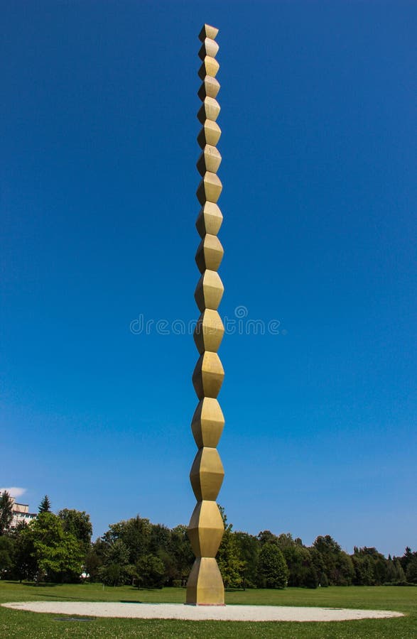 La Colonne Sans Fin - Coloana Infinitului Image stock - Image du d0 ...
