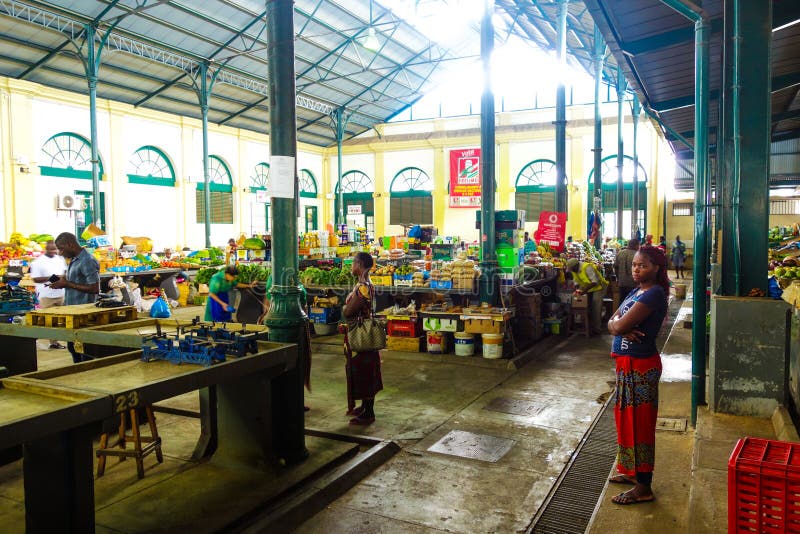 La Comida Del Mercado Central Atasca En Maputo, Mozambique Foto de ...