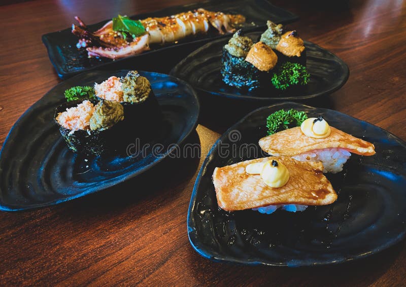 La Comida Japonesa Servida En Un Plato Se Ve Deliciosa Imagen de ... La Comida Japonesa Servida En Un Plato Se Ve Deliciosa Imagen de ...