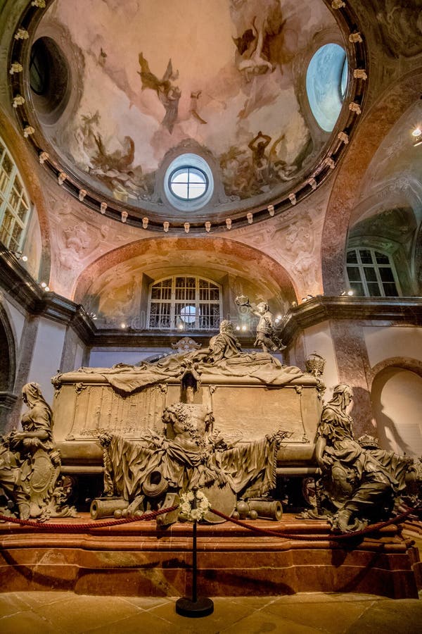 La Cripta Imperial En El Nuevo Mercado En Viena Austria Fotografía ...