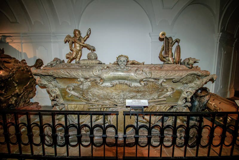 La Cripta Imperial En El Nuevo Mercado En Viena Austria Foto de archivo ...