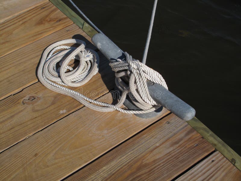 La cuerda de barco ata imagen de archivo. Imagen de pesado - 79641759