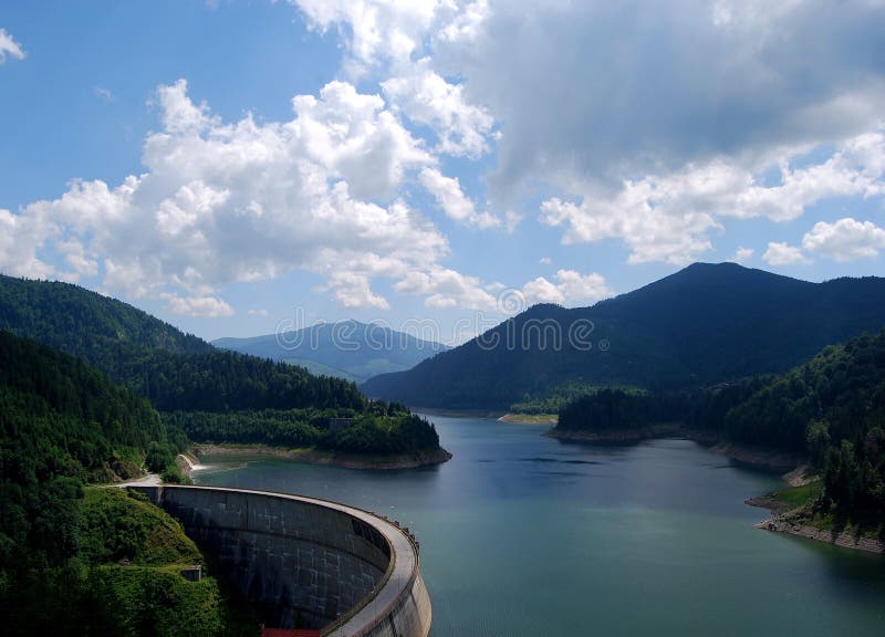 La diga immagine stock. Immagine di diga, paesaggio, galleggianti - 8580681