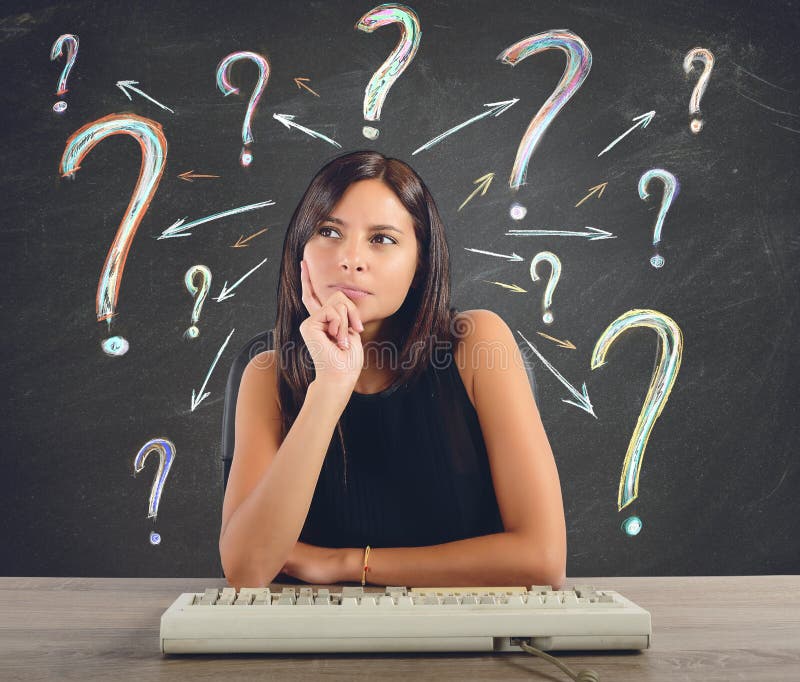 La Donna Di Affari Fa Le Domande Fotografia Stock - Immagine di domanda ...