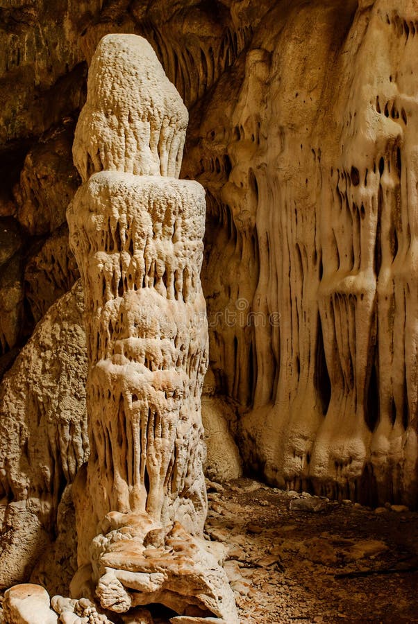 Estalactita foto de archivo. Imagen de stalagmite, primer - 10983554