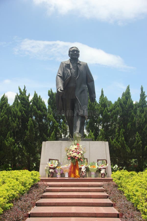 La Estatua De Deng Xiaoping Imagen editorial - Imagen de detalle ...