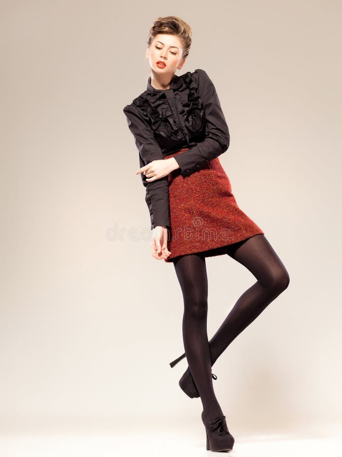 Femme Sexy Fuselage Grand Faisant Une Pousse De Mode Image Stock