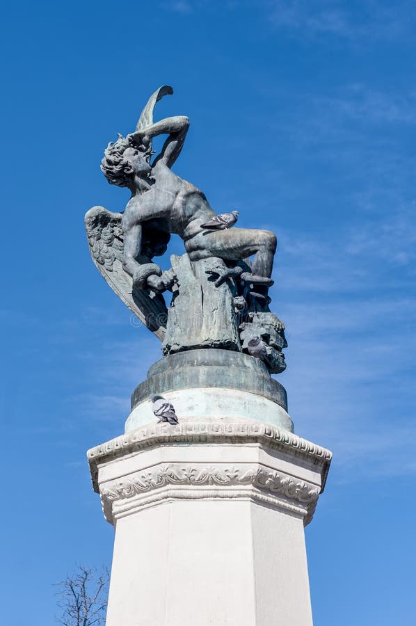 La Fontana Dell'angelo Caduto (del Angel Caido Di Fuente) O Monumento ...