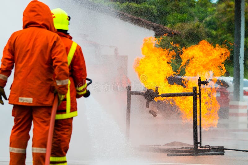 La Formation Du Sapeur-pompier Photo stock - Image du branchement ...