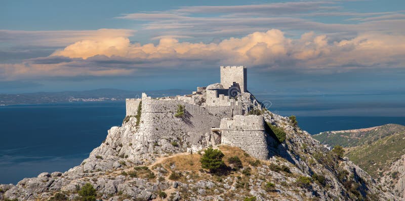Fortezza Di Starigrad in Omis Croazia Fotografia Stock - Immagine di ...