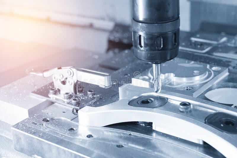 La Fresadora CNC Corta En Bruto Las Partes Del Molde De Inyección Con ...