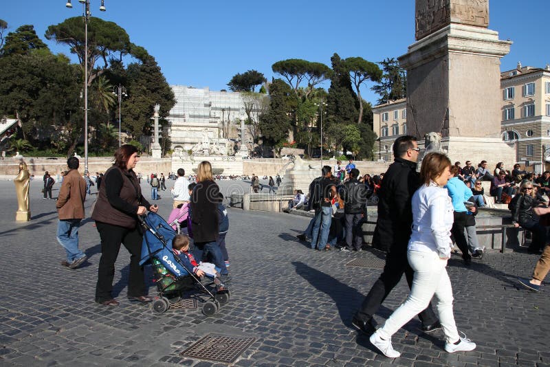 La gente di Roma fotografia stock editoriale. Immagine di scultura ...