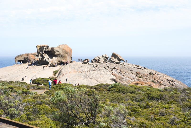 La Gente Sul Modo Alle Rocce Notevoli, Australia Fotografia Stock ...